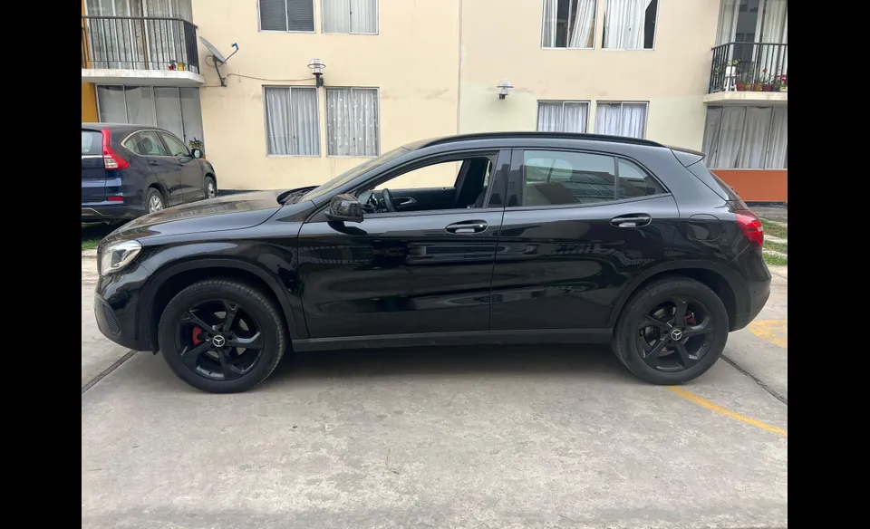 MERCEDES-BENZ GLA 180 2019 Usado Impecable en La Libertad | NeoAuto